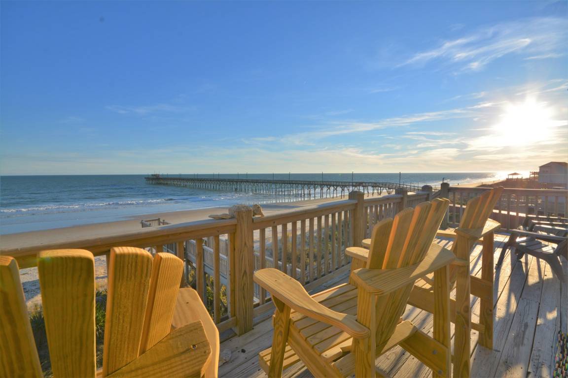 House ∙ 4 Bedrooms ∙ 11 Guests - North Topsail Beach, NC