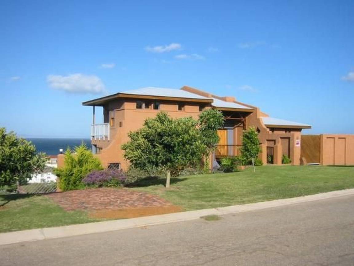 250 M² House ∙ 3 Bedrooms ∙ 7 Guests - Jeffreys Bay