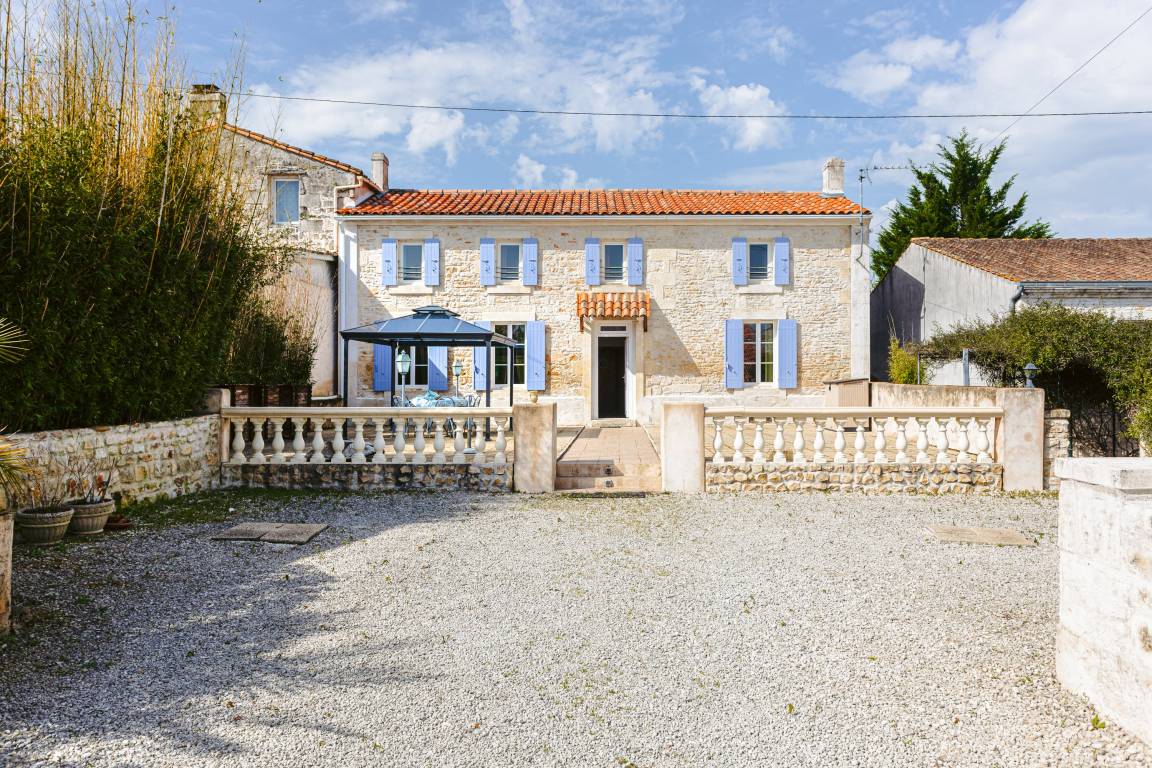 200 M² Maison De Vacances ∙ 5 Chambres ∙ 10 Personnes - Saintes