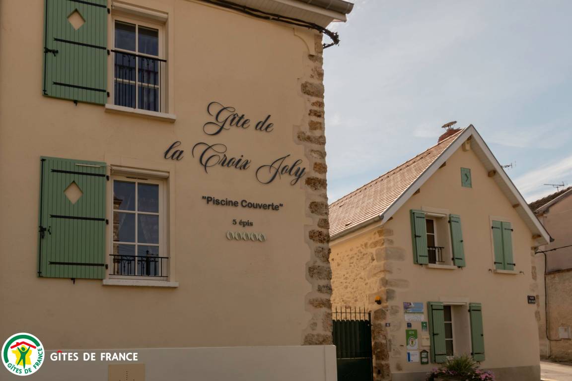 220 M² Gîte ∙ 6 Chambres ∙ 12 Personnes - Marne