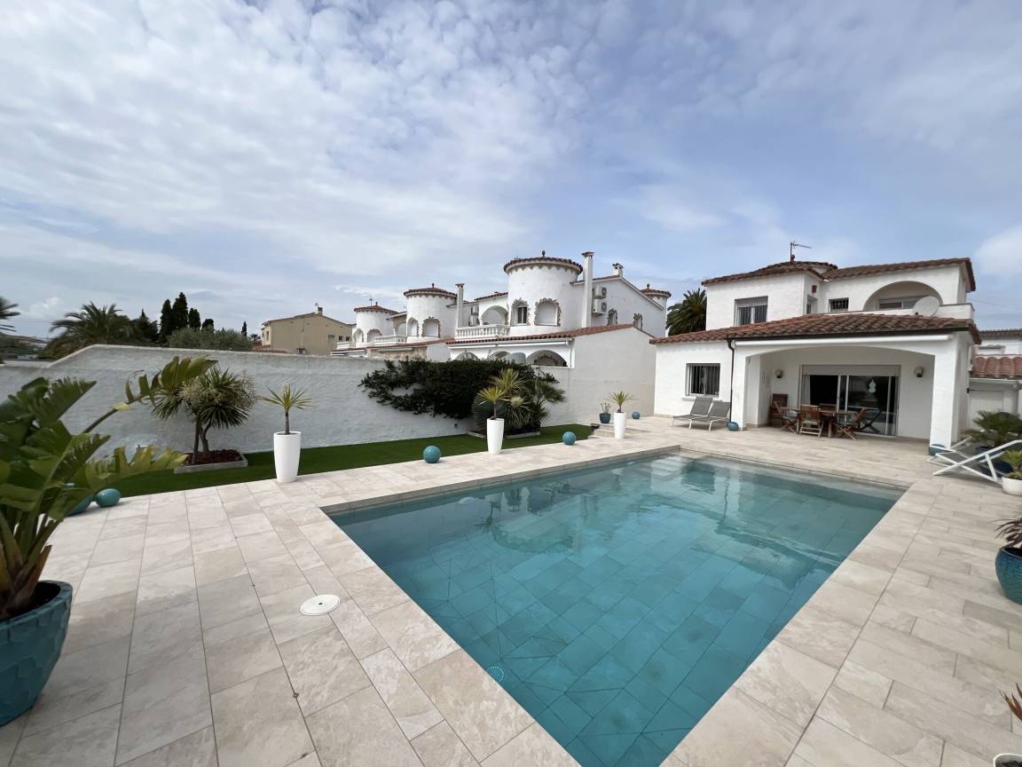 130 M² Villa ∙ 3 Chambres ∙ 6 Personnes - Empuriabrava
