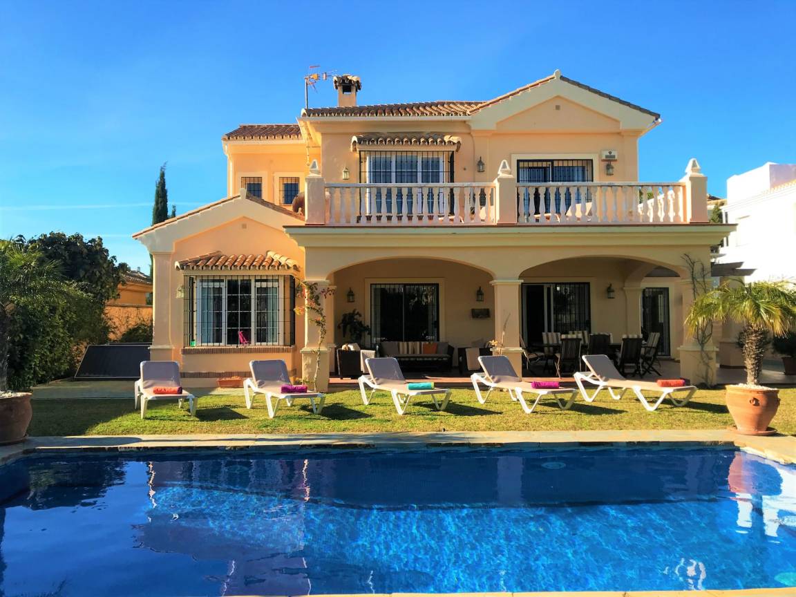 255 M² Villa ∙ 4 Chambres ∙ 8 Personnes - Casares
