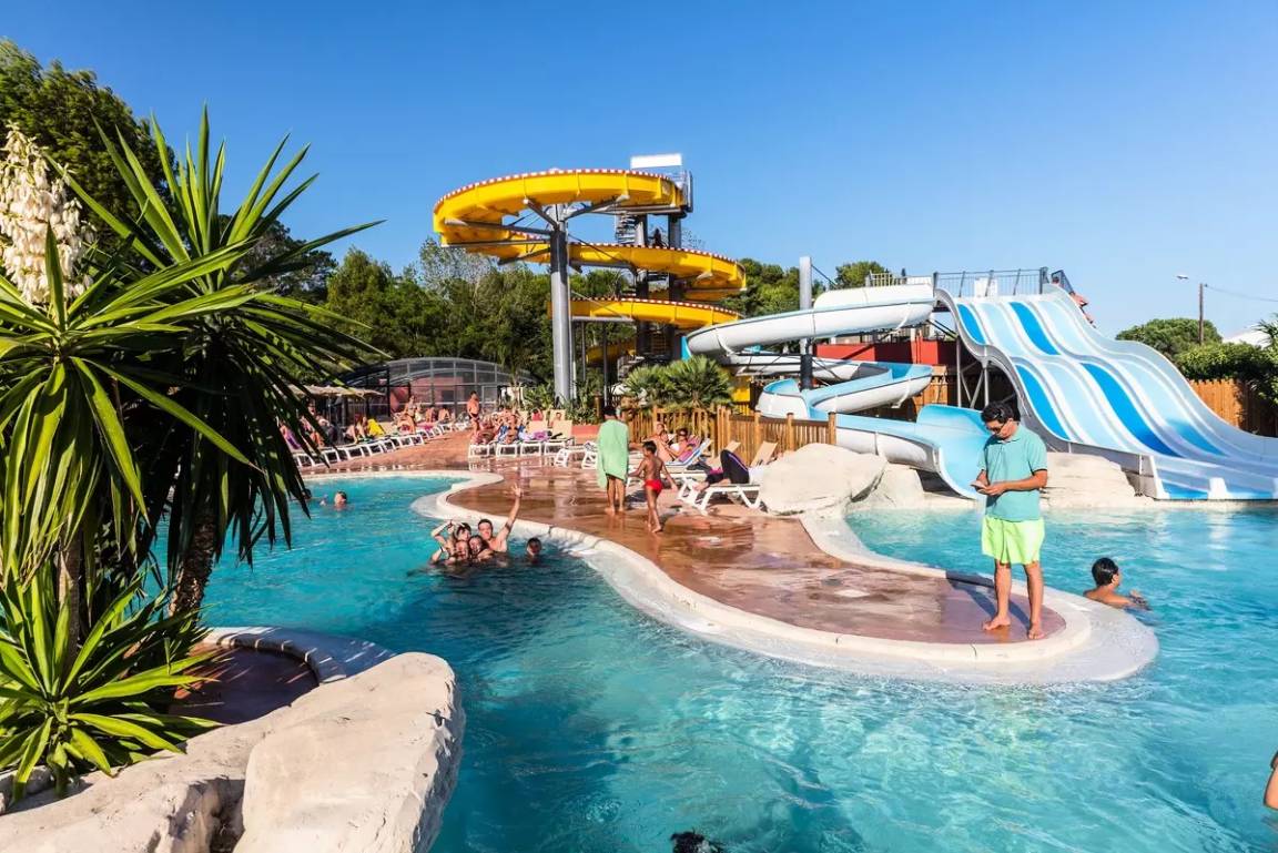 32 M² Caravan ∙ 2 Bedrooms ∙ 4 Guests - Sainte-Marie