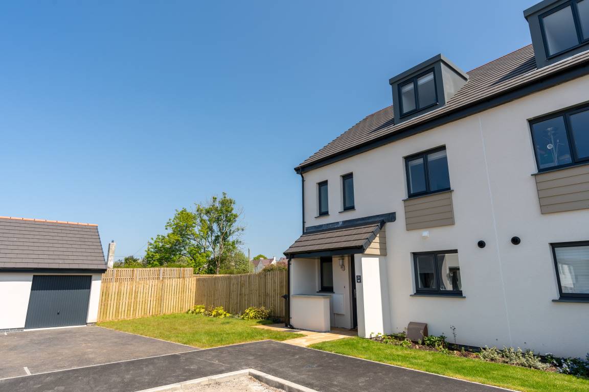 Cottage ∙ 4 Bedrooms ∙ 8 Guests - Constantine Bay