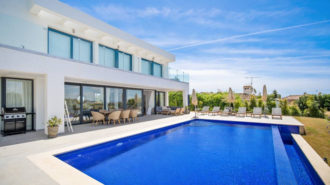 200 M² Villa ∙ 4 Schlafzimmer ∙ 8 Gäste - Estepona