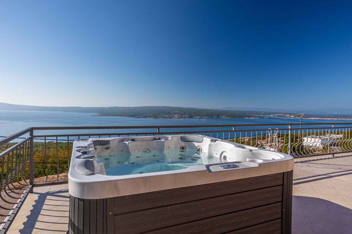 130 M² Apartment ∙ 4 Bedrooms ∙ 8 Guests - Crikvenica