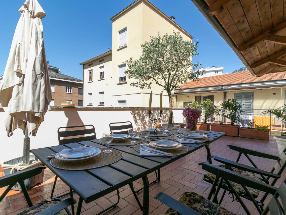 70 M² Huoneisto ∙ 1 Makuuhuone ∙ 5 Vierasta - Lecco