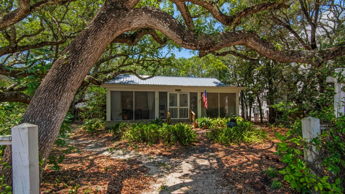House ∙ 2 Bedrooms ∙ 10 Guests - Seaside, FL