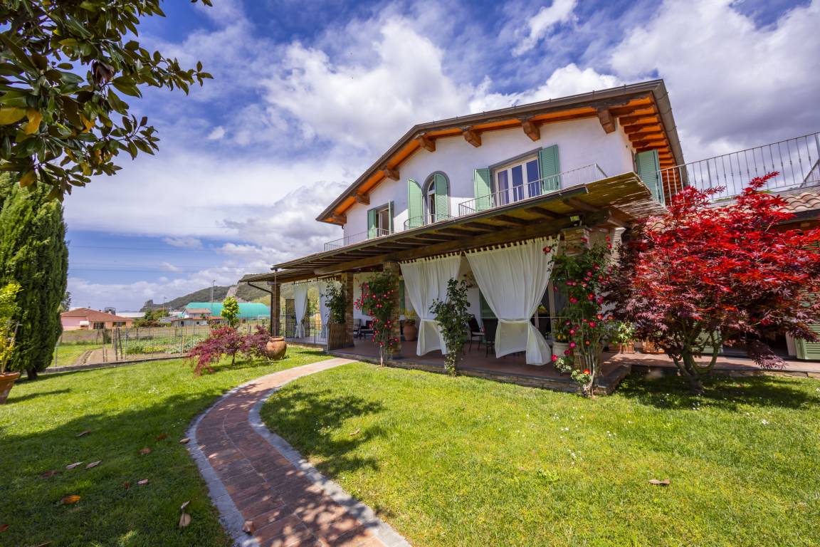 150 M² Villa ∙ 4 Bedrooms ∙ 5 Guests - Massa