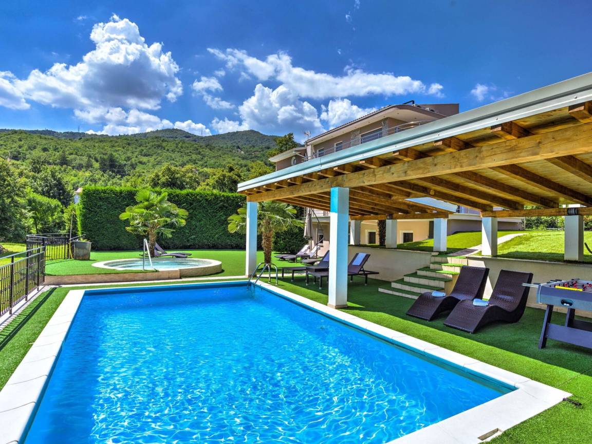 210 M² House ∙ 5 Bedrooms ∙ 10 Guests - Opatija