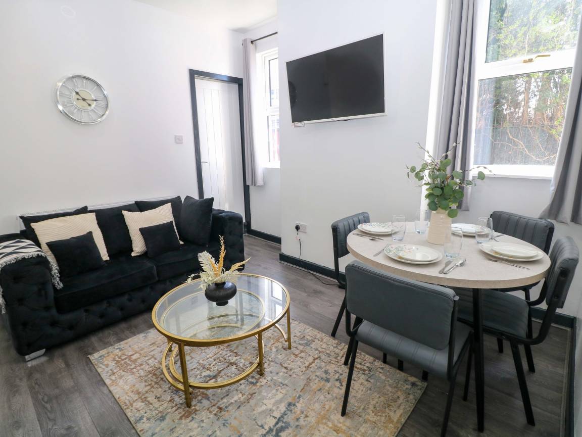 Cottage ∙ 3 Bedrooms ∙ 6 Guests - Stoke-on-Trent