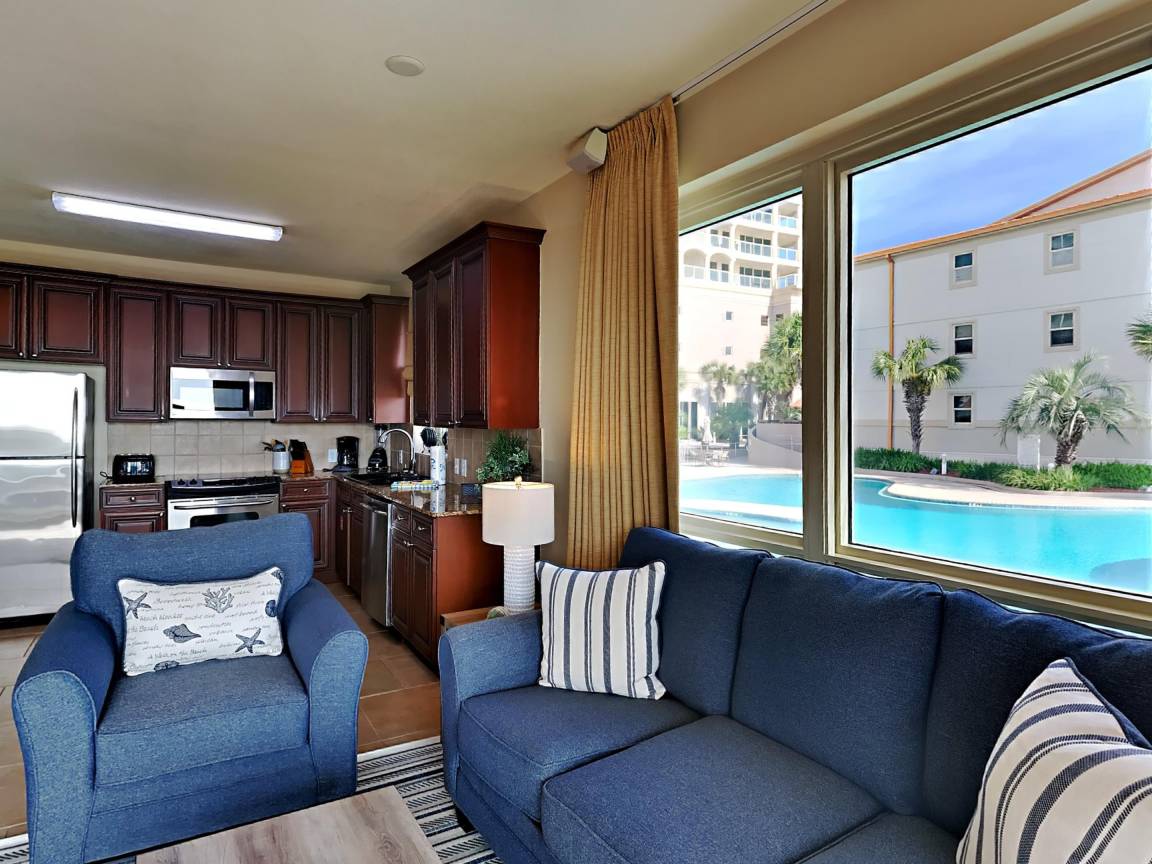 86 M² Condo ∙ 2 Bedrooms ∙ 7 Guests - Pensacola Beach, FL