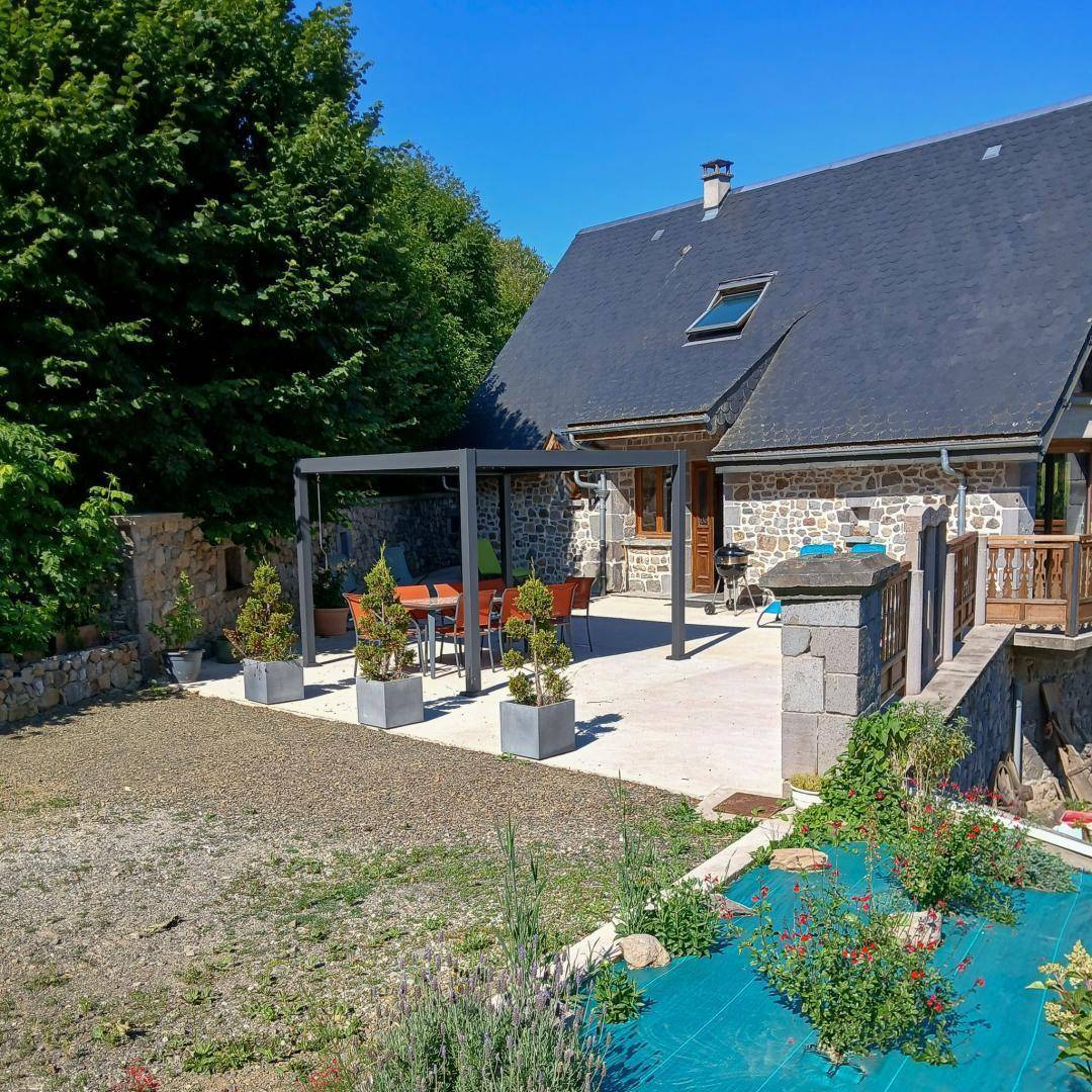 120 M² Gîte ∙ 3 Chambres ∙ 6 Personnes - La Tour-d'Auvergne