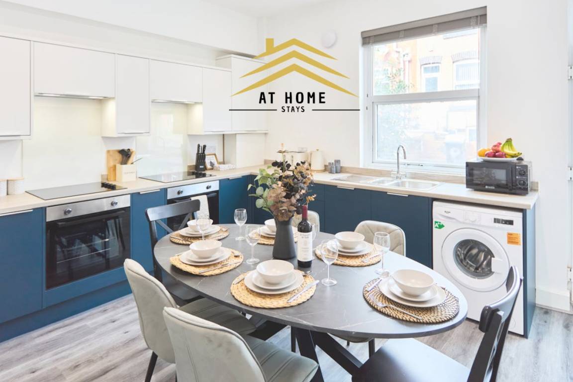 121 M² Huis ∙ 6 Slaapkamers ∙ 11 Gasten - Leeds
