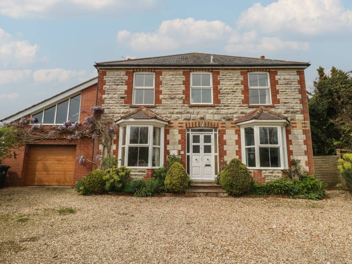 Cottage ∙ 4 Bedrooms ∙ 8 Guests - Dorchester