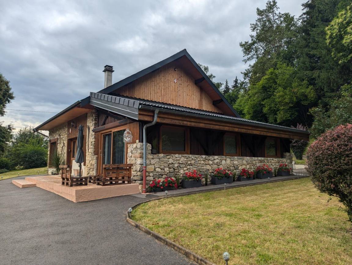 180 M² Gîte ∙ 3 Chambres ∙ 8 Personnes - Lépin-le-Lac