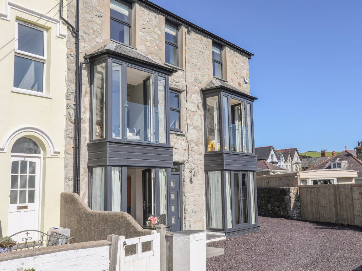 Cottage ∙ 6 Bedrooms ∙ 12 Guests - Criccieth
