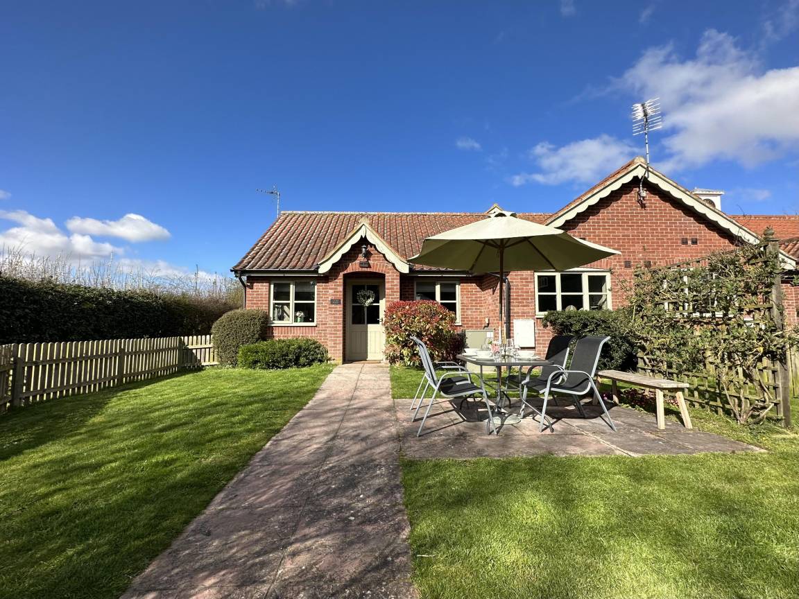 75 M² Cottage ∙ 2 Bedrooms ∙ 4 Guests - Hickling Broad