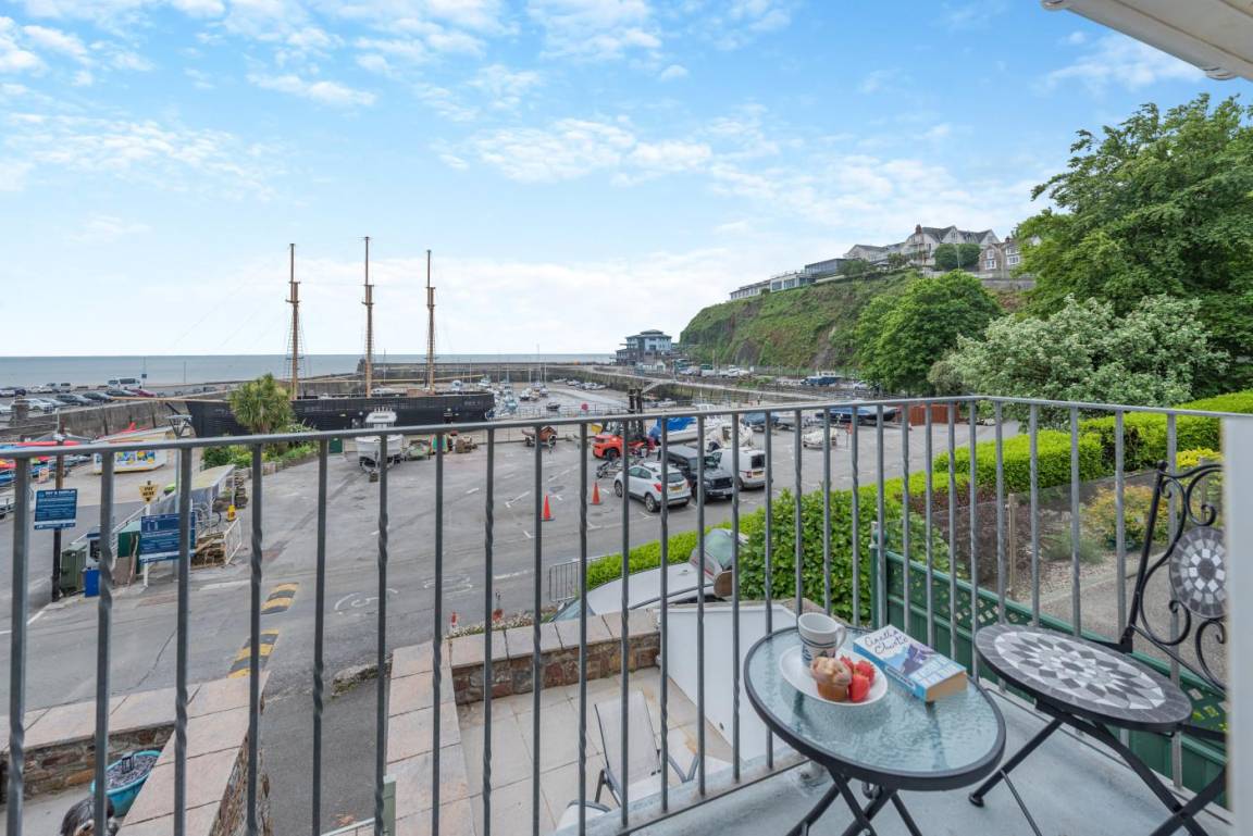 Cottage ∙ 3 Bedrooms ∙ 6 Guests - Saundersfoot