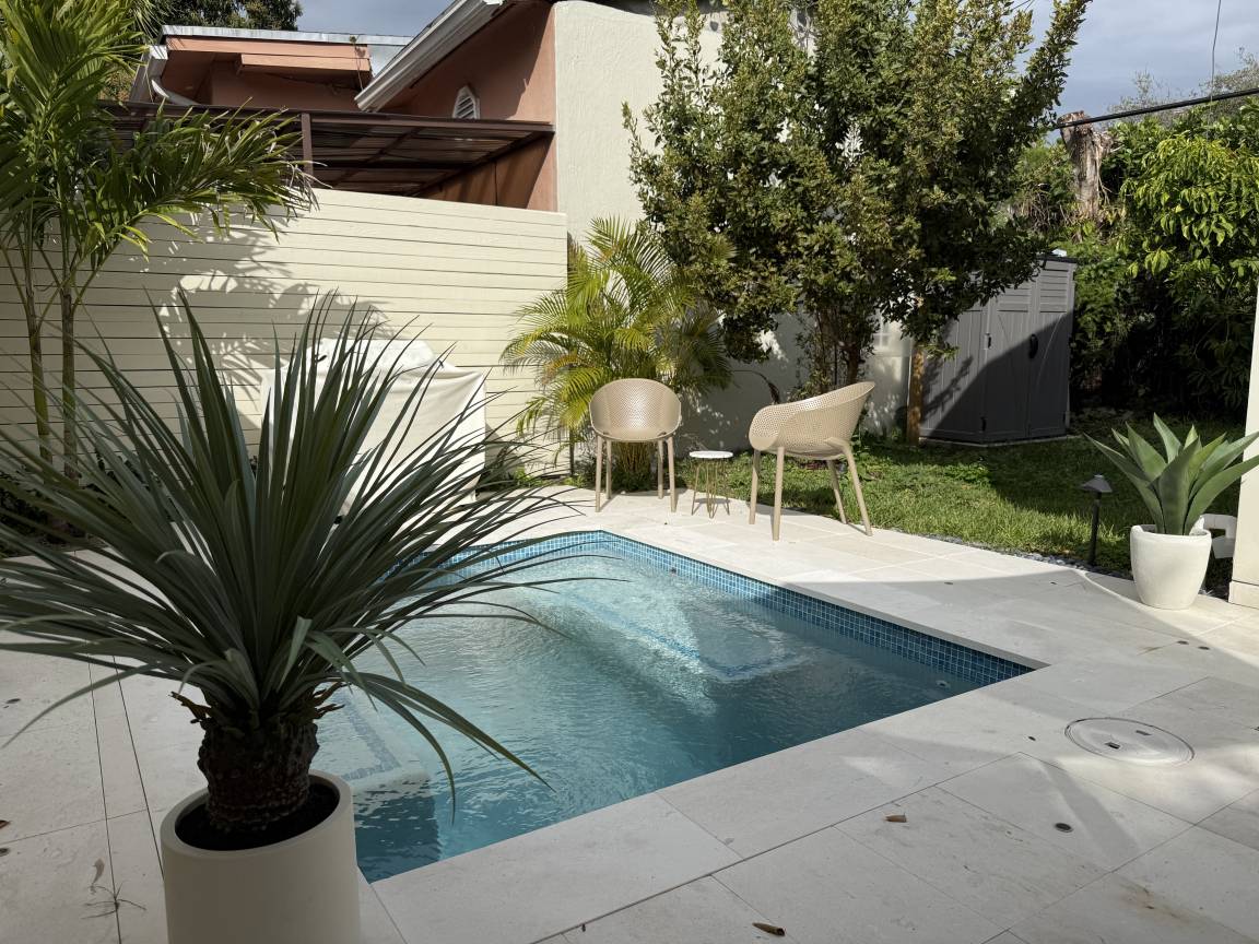 House ∙ 2 Bedrooms ∙ 4 Guests - Miami Beach, FL