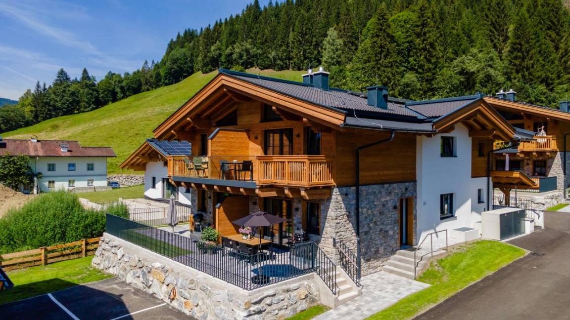160 M² House ∙ 4 Bedrooms ∙ 9 Guests - Wagrain