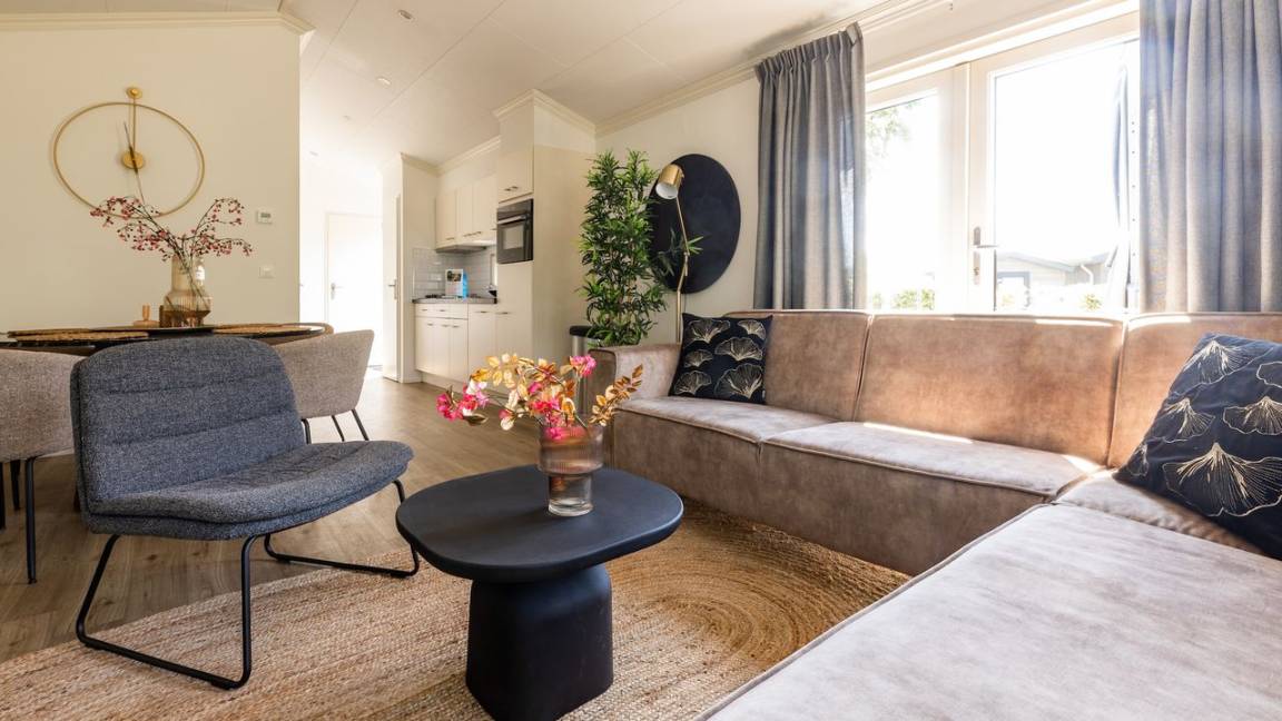 66 M² House ∙ 2 Bedrooms ∙ 4 Guests - Eindhoven