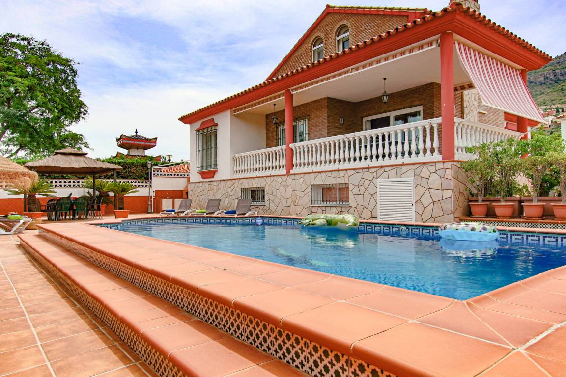 180 M² Villa ∙ 4 Bedrooms ∙ 10 Guests - Alhaurín de la Torre