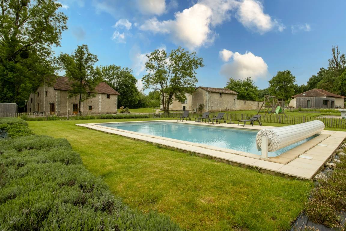 85 M² Maison De Vacances ∙ 2 Chambres ∙ 5 Personnes - Aubeterre-sur-Dronne