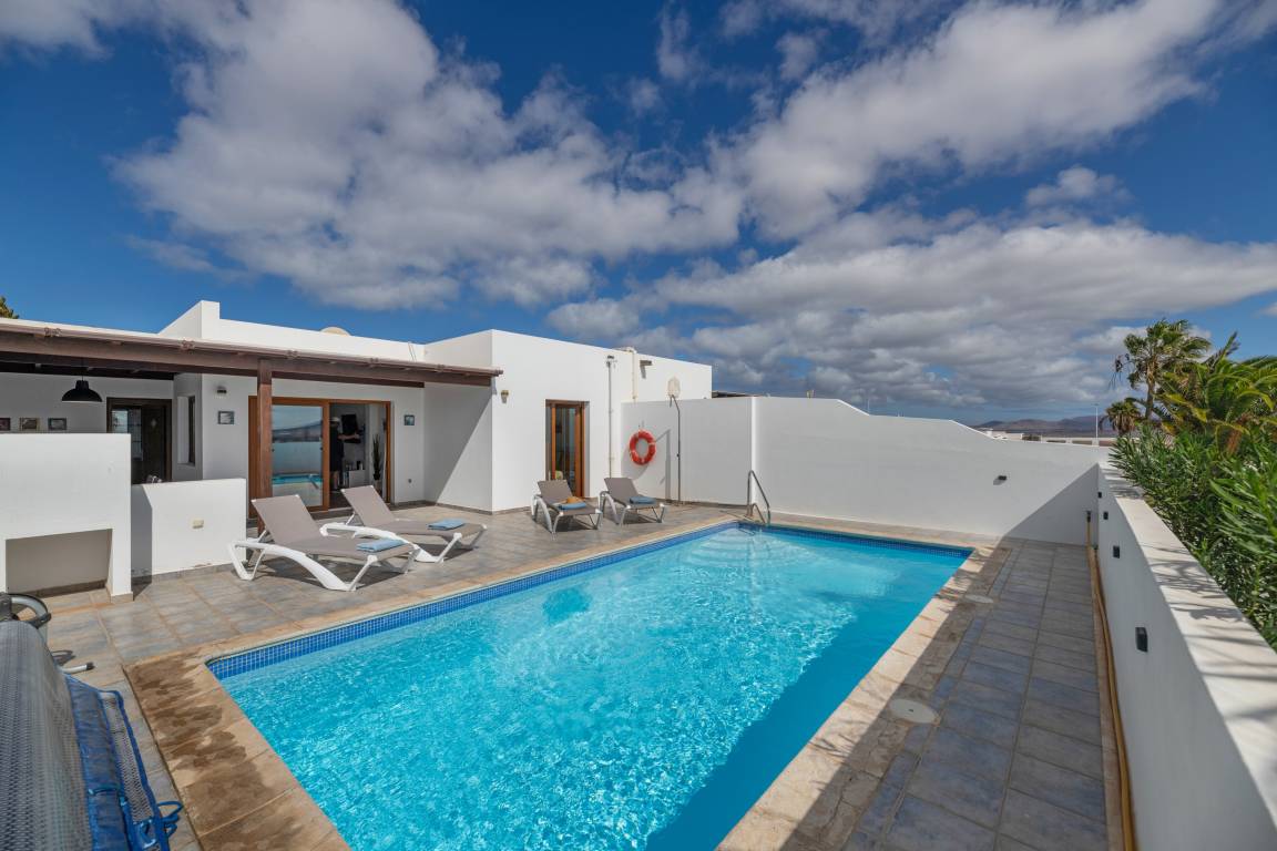139 M² Villa ∙ 3 Bedrooms ∙ 6 Guests - Playa Blanca