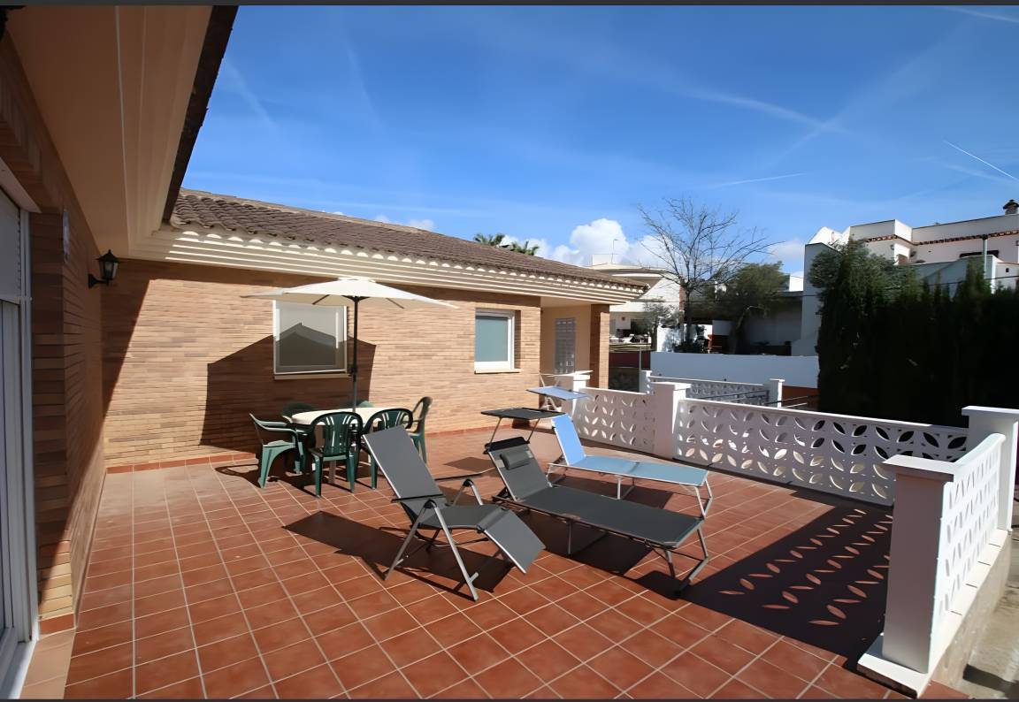 140 M² Maison De Vacances ∙ 4 Chambres ∙ 8 Personnes - Mont-roig del Camp