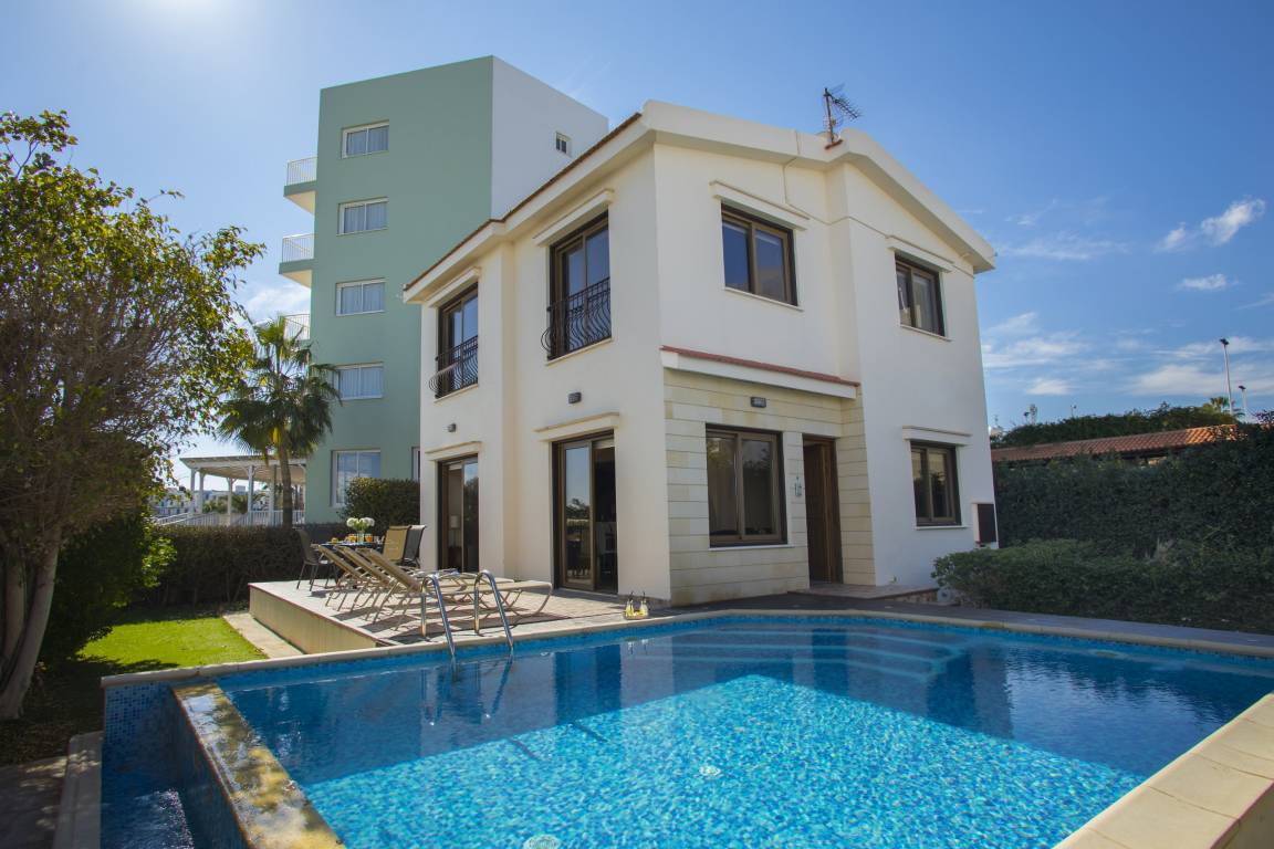 130 M² Villa ∙ 3 Slaapkamers ∙ 6 Gasten - Protaras