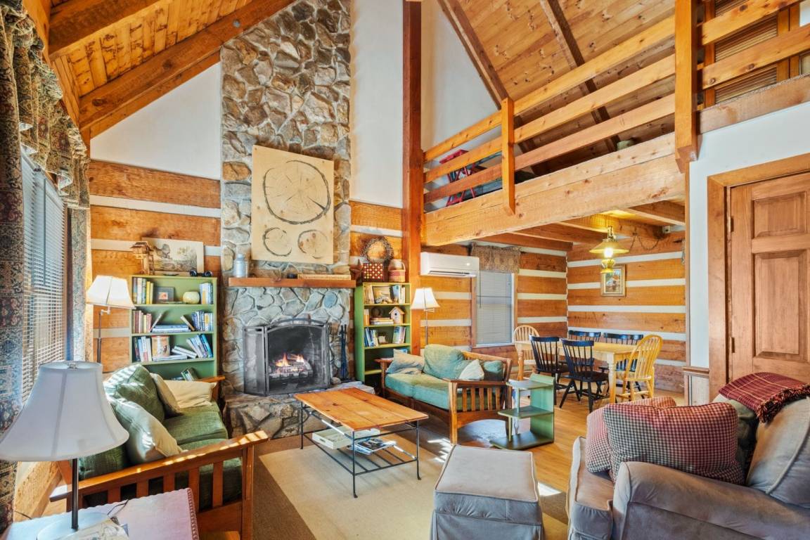 152 M² Cabin ∙ 2 Bedrooms ∙ 6 Guests - Blowing Rock, NC