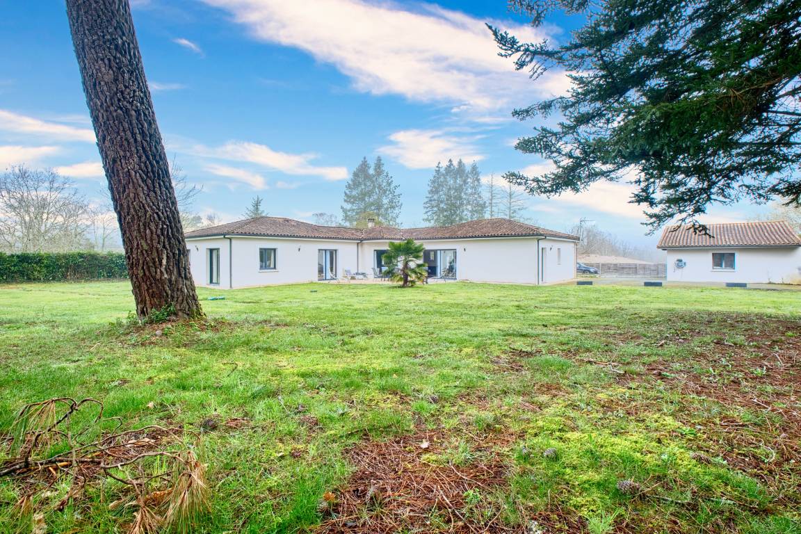 190 M² Maison De Vacances ∙ 4 Chambres ∙ 9 Personnes - Périgueux