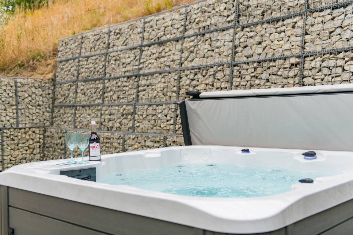 Cottage ∙ 5 Bedrooms ∙ 12 Guests - Folkestone