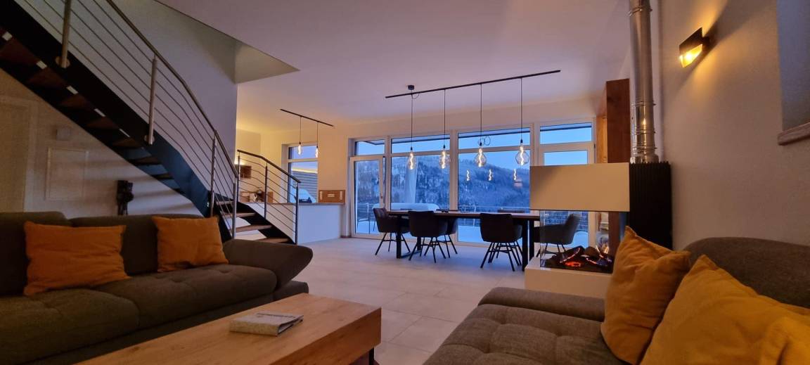180 M² Ferienhaus ∙ 2 Schlafzimmer ∙ 6 Gäste - Usseln