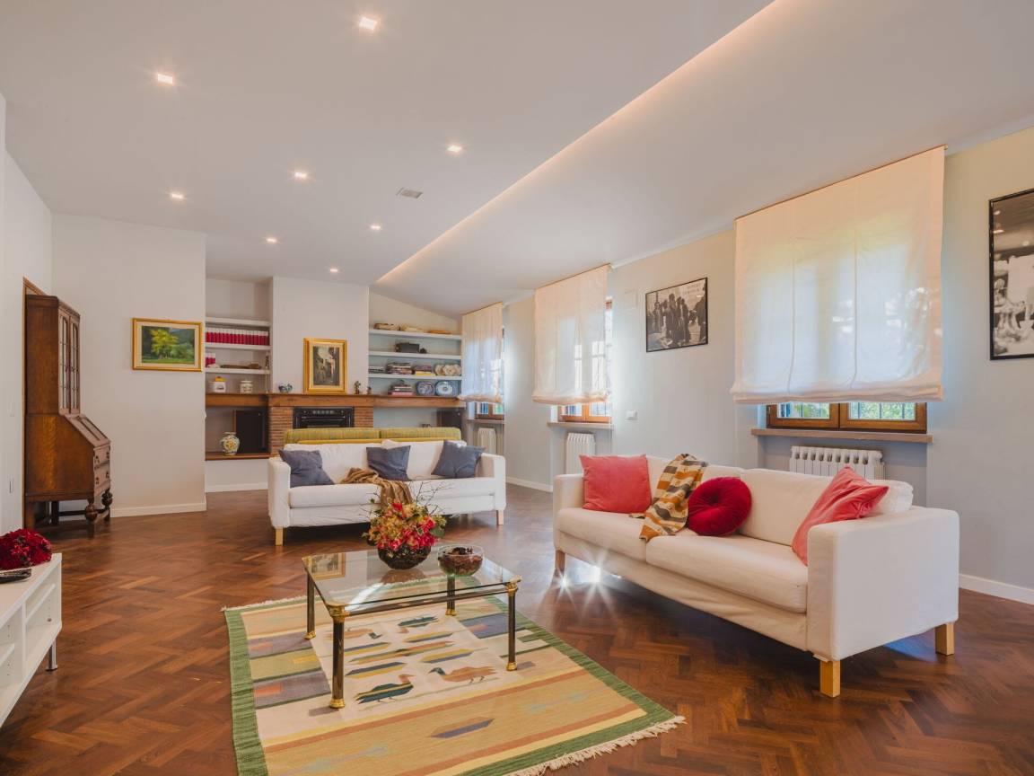 300 M² Villa ∙ 5 Bedrooms ∙ 10 Guests - Lucca