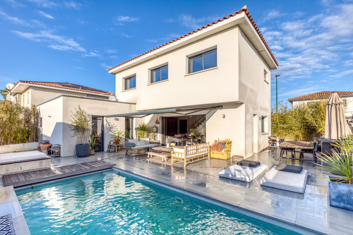 120 M² Villa ∙ 4 Bedrooms ∙ 10 Guests - Montpellier