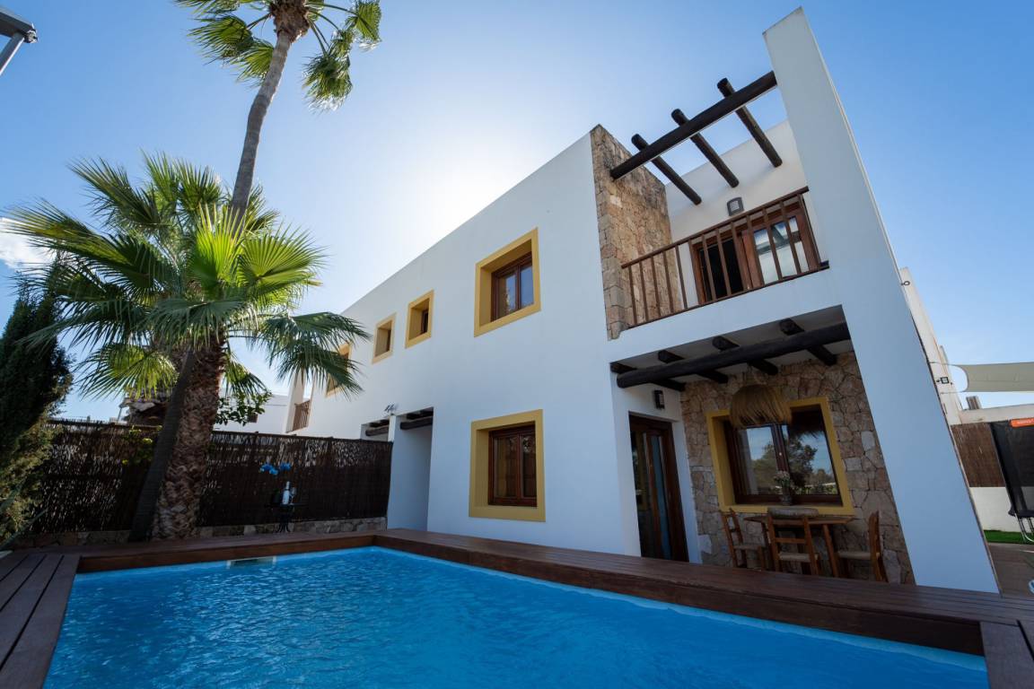120 M² Villa ∙ 3 Schlafzimmer ∙ 5 Gäste - Islas de Ibiza