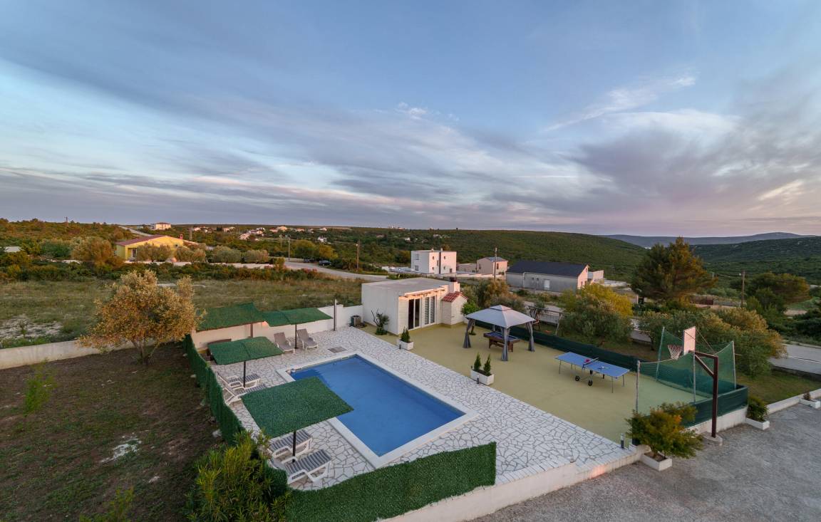 100 M² Huis ∙ 2 Slaapkamers ∙ 4 Gasten - Sukošan