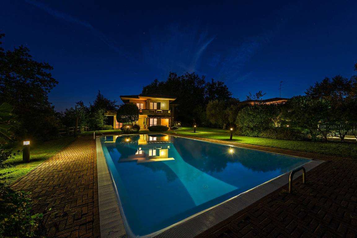 300 M² Villa ∙ 4 Schlafzimmer ∙ 12 Gäste - Desenzano del Garda