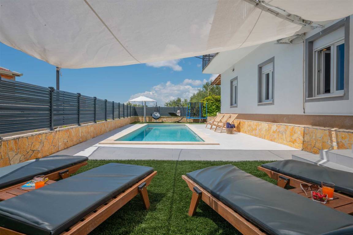 500 M² Talo ∙ 6 Makuuhuonetta ∙ 10 Vierasta - Omiš