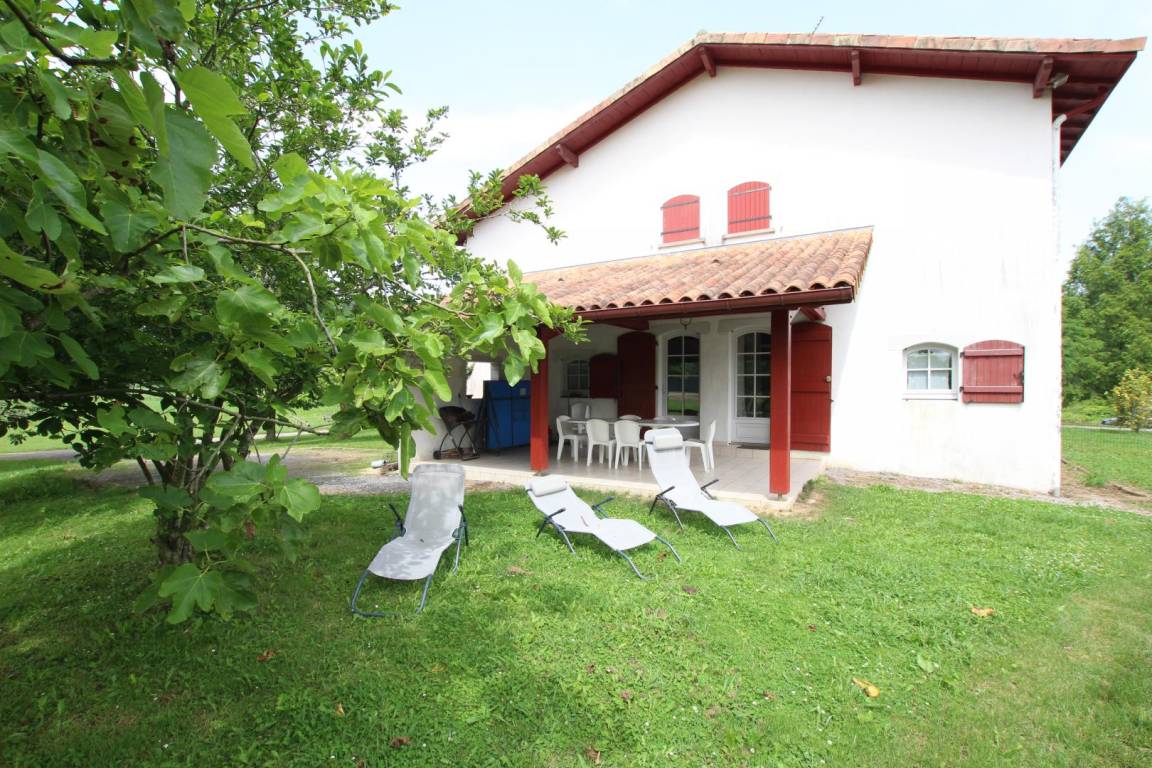 120 M² Gîte ∙ 4 Chambres ∙ 10 Personnes - Urt