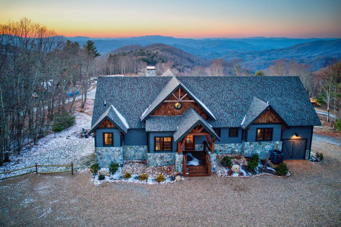 Cabin ∙ 4 Bedrooms ∙ 12 Guests - Roan Mountain, TN