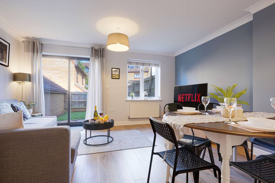 110 M² House ∙ 3 Bedrooms ∙ 10 Guests - Milton Keynes