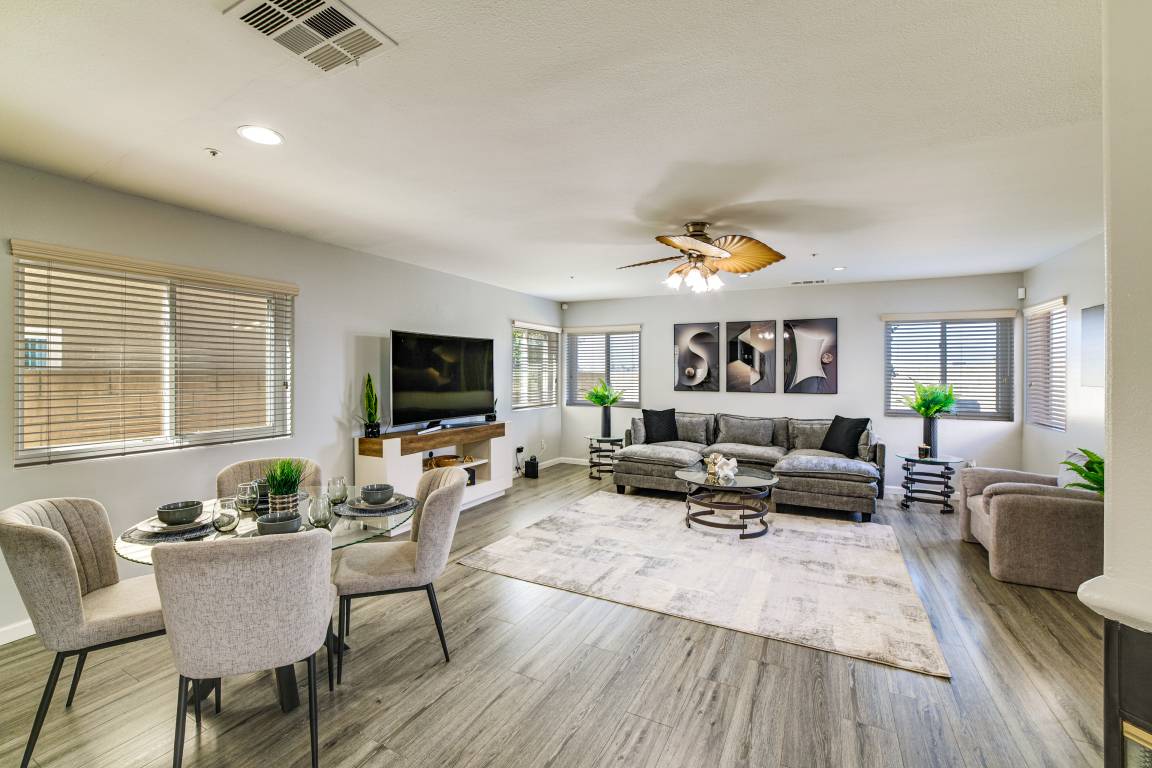 178 M² House ∙ 3 Bedrooms ∙ 6 Guests - Bloomington, CA