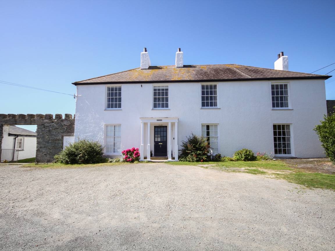 Cottage ∙ 3 Bedrooms ∙ 6 Guests - Holyhead