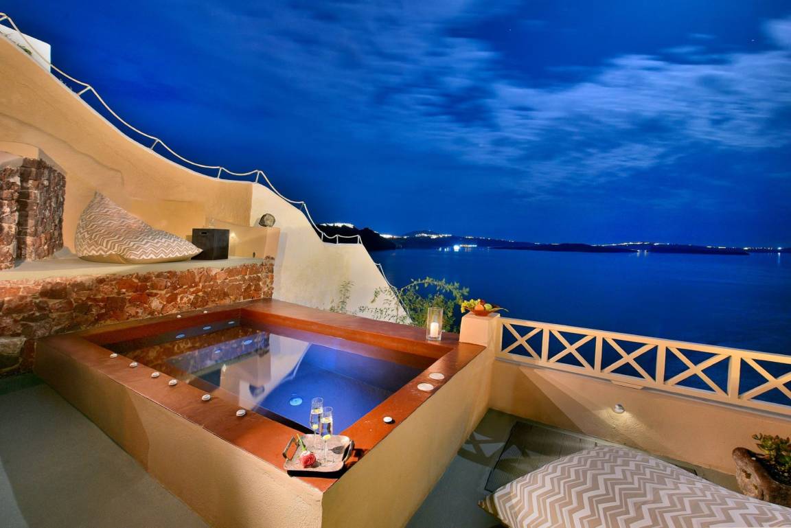Villa ∙ 3 Bedrooms ∙ 7 Guests - Oia