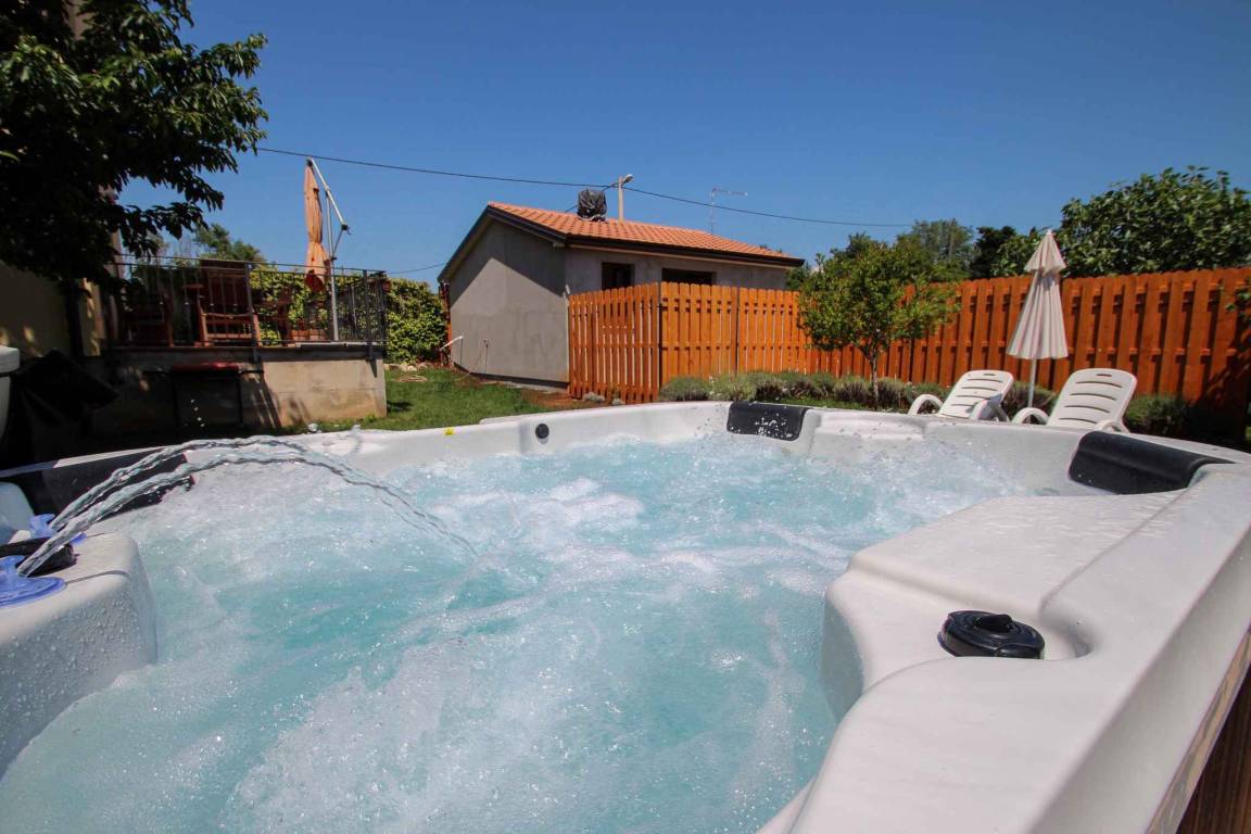 100 M² Huis ∙ 2 Slaapkamers ∙ 4 Gasten - Novigrad