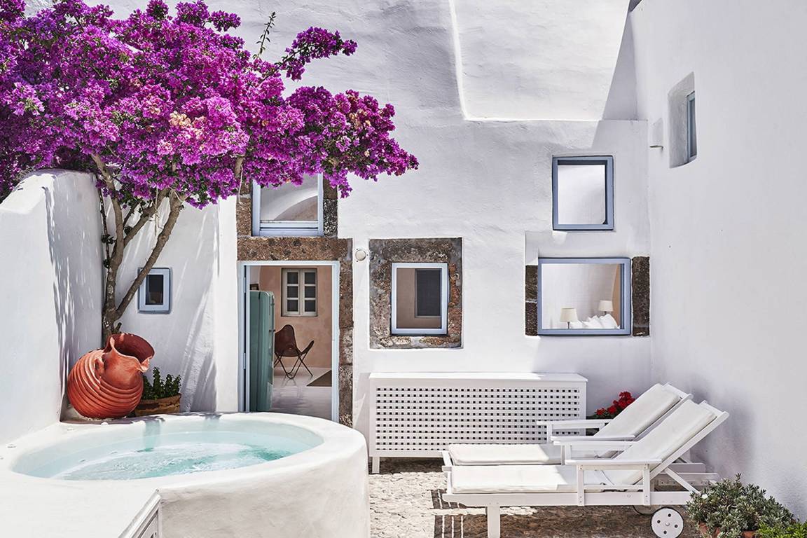 Villa ∙ 2 Bedrooms ∙ 4 Guests - Santorini
