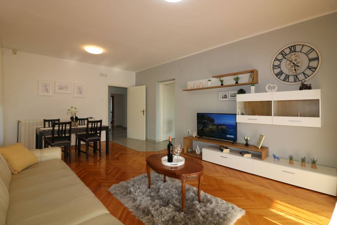 180 M² Lägenhet ∙ 5 Sovrum ∙ 9 Gäster - Poreč